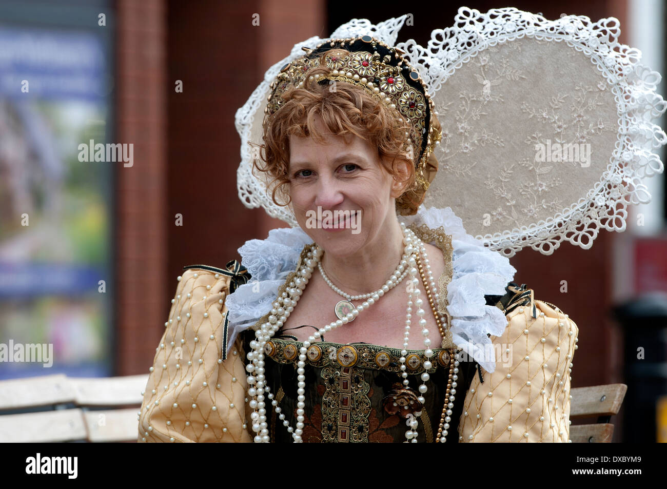 Elizabethan costume hi-res stock photography and images - Alamy