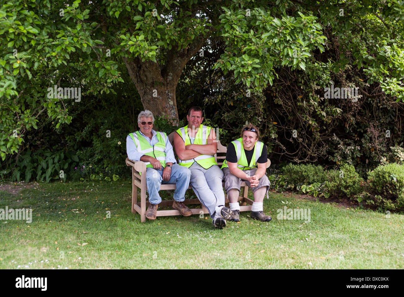 Bench workers hi-res stock photography and images - Alamy