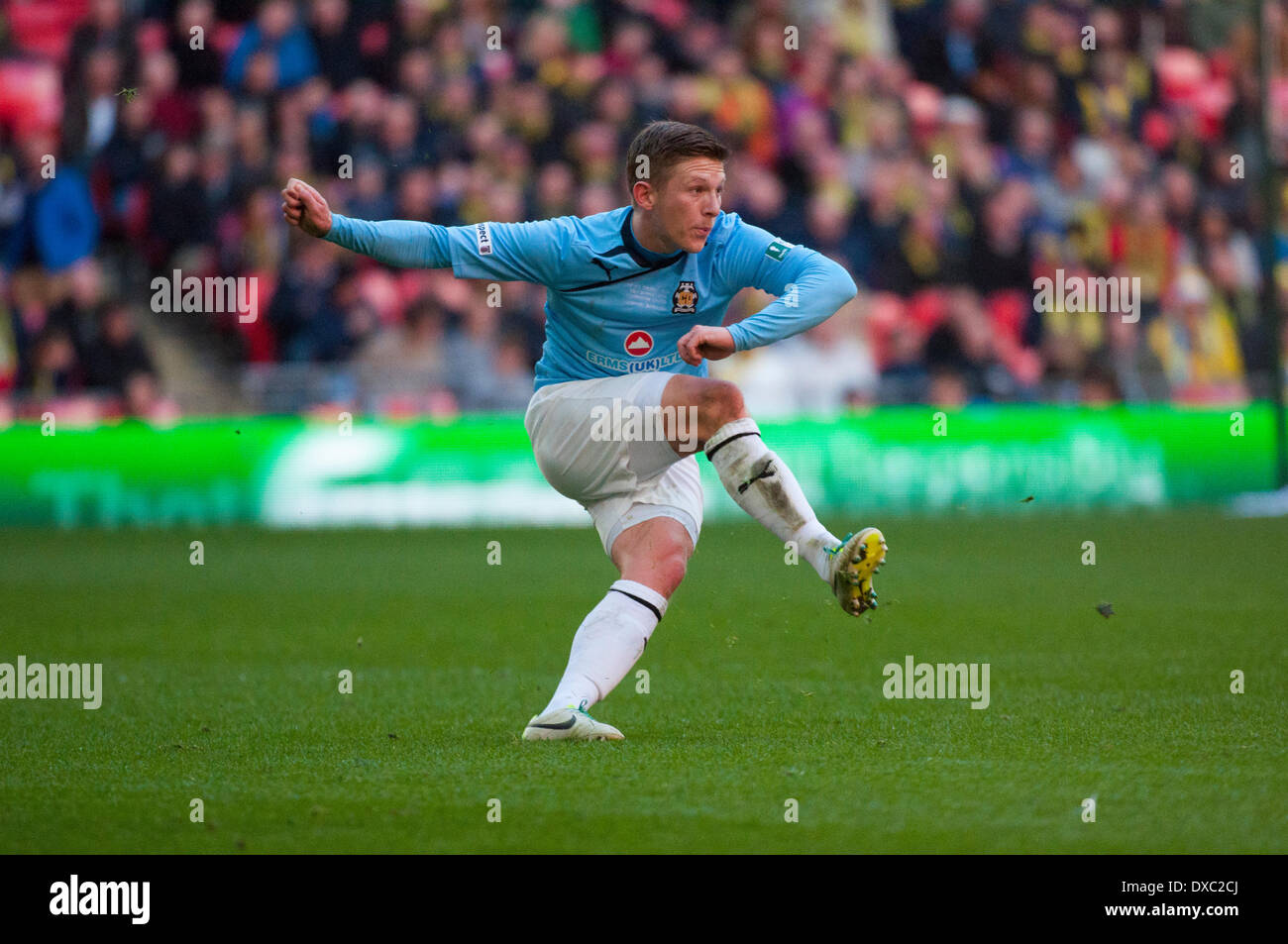 Wembley, London, UK. 23rd March 2014. Cambridge United defender clears ...