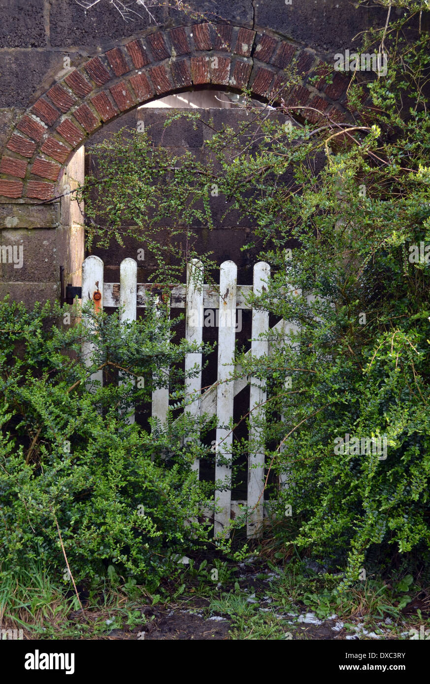 Brick gate hi-res stock photography and images - Alamy