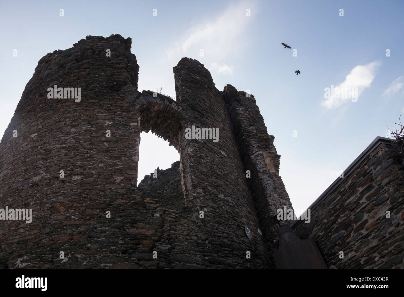 Run down medieval castle ruins hi-res stock photography and images - Alamy
