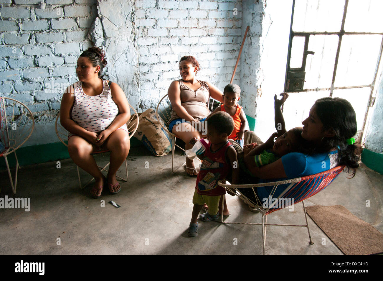 Afro-Peruvian family in Yapatera village. Piura, Peru Stock Photo - Alamy