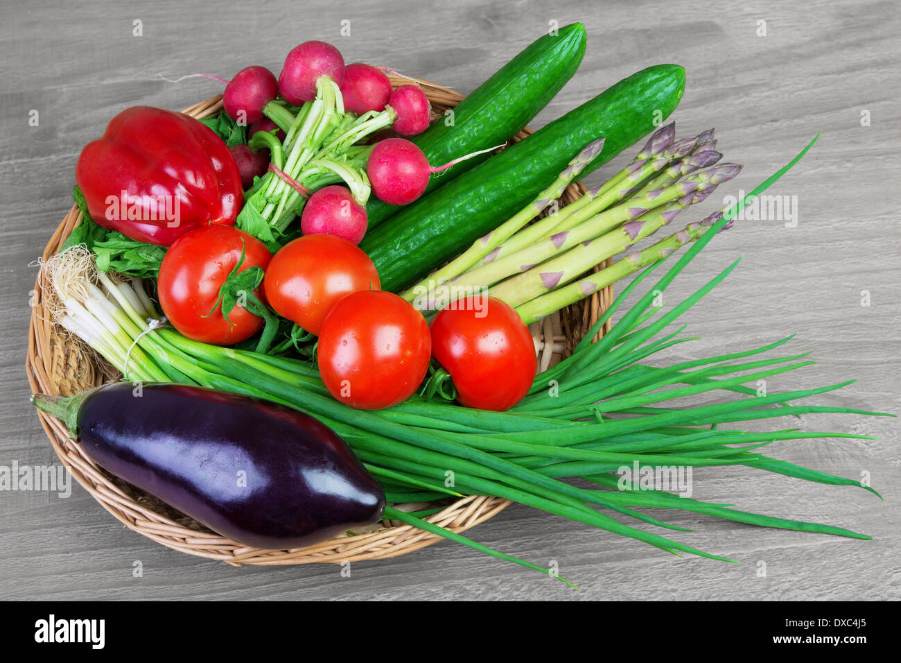 Green vegetables in basket hi-res stock photography and images - Alamy