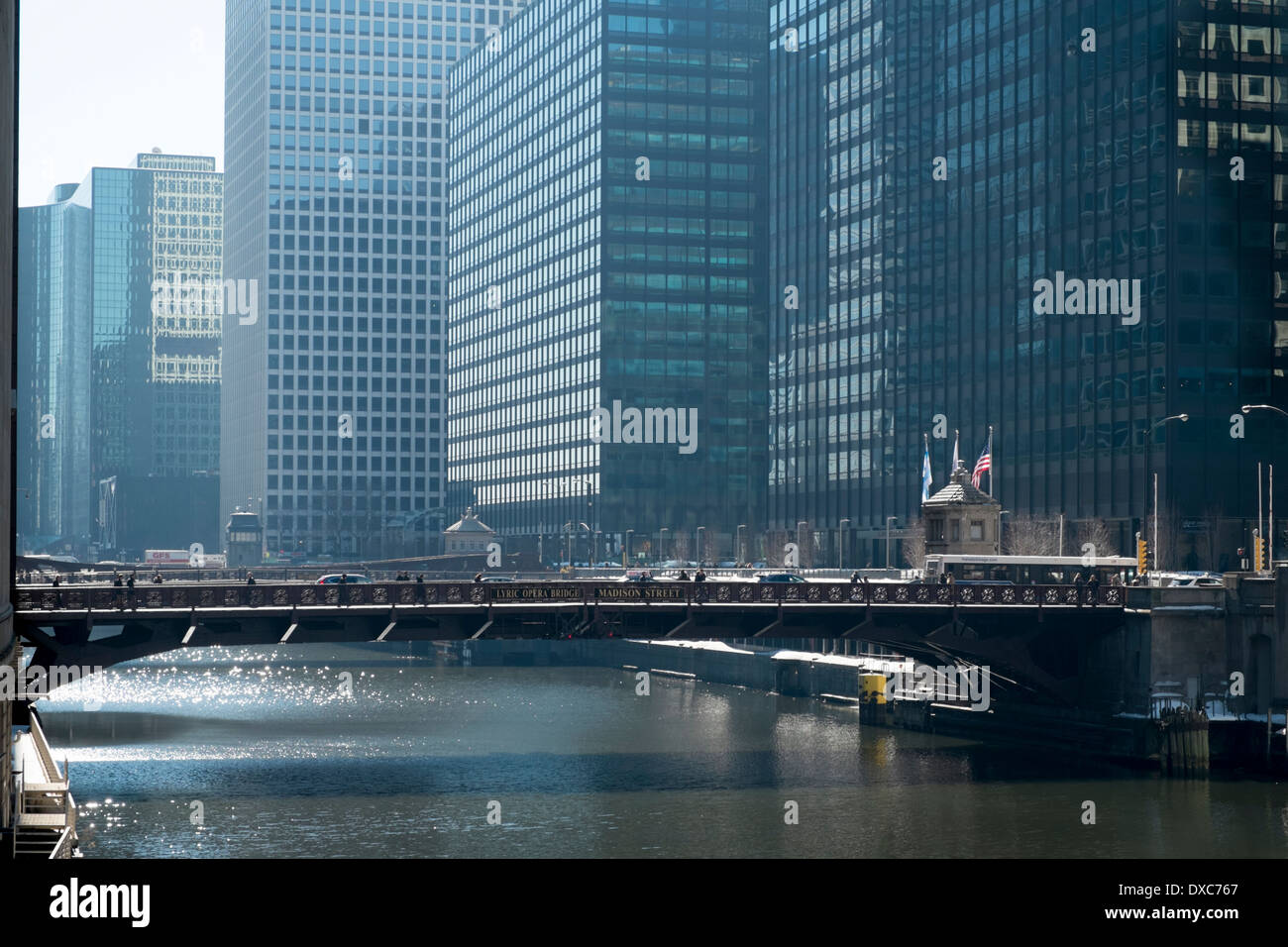 Chicago illinois usa madison street hi-res stock photography and images ...