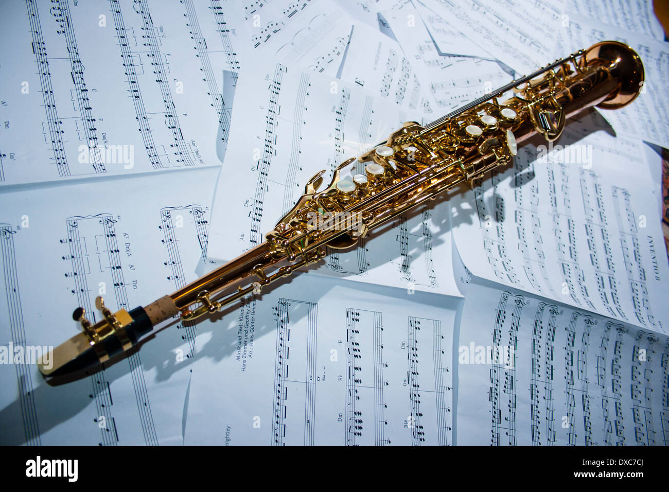 Horizontal music scores hi-res stock photography and images - Alamy