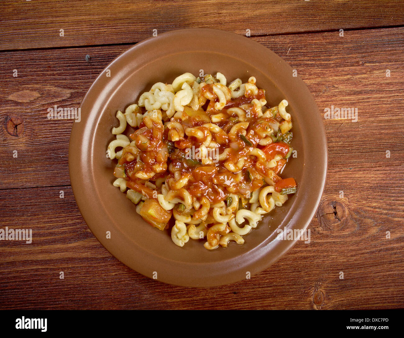 homemade elbow macaroni pasta with vegetable and tomato sauce Stock ...