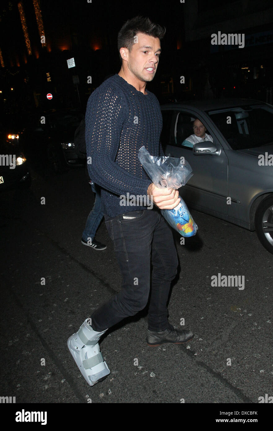 Leandro Penna with a cast on his right foot, leaving the 'Mahiki ...