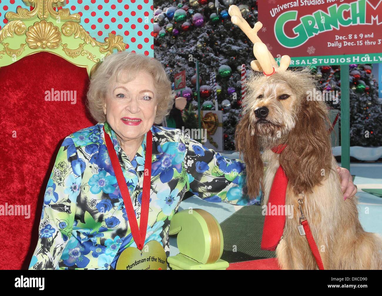 Betty White and Max the Dog Betty White is presented with the ‘Who ...
