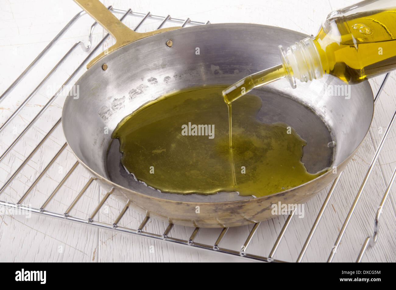 extra virgin olive oil is poured into a pan Stock Photo - Alamy