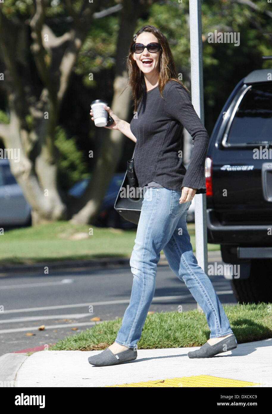 Jennifer Garner seen out and about on her cell phone in Santa Monica ...
