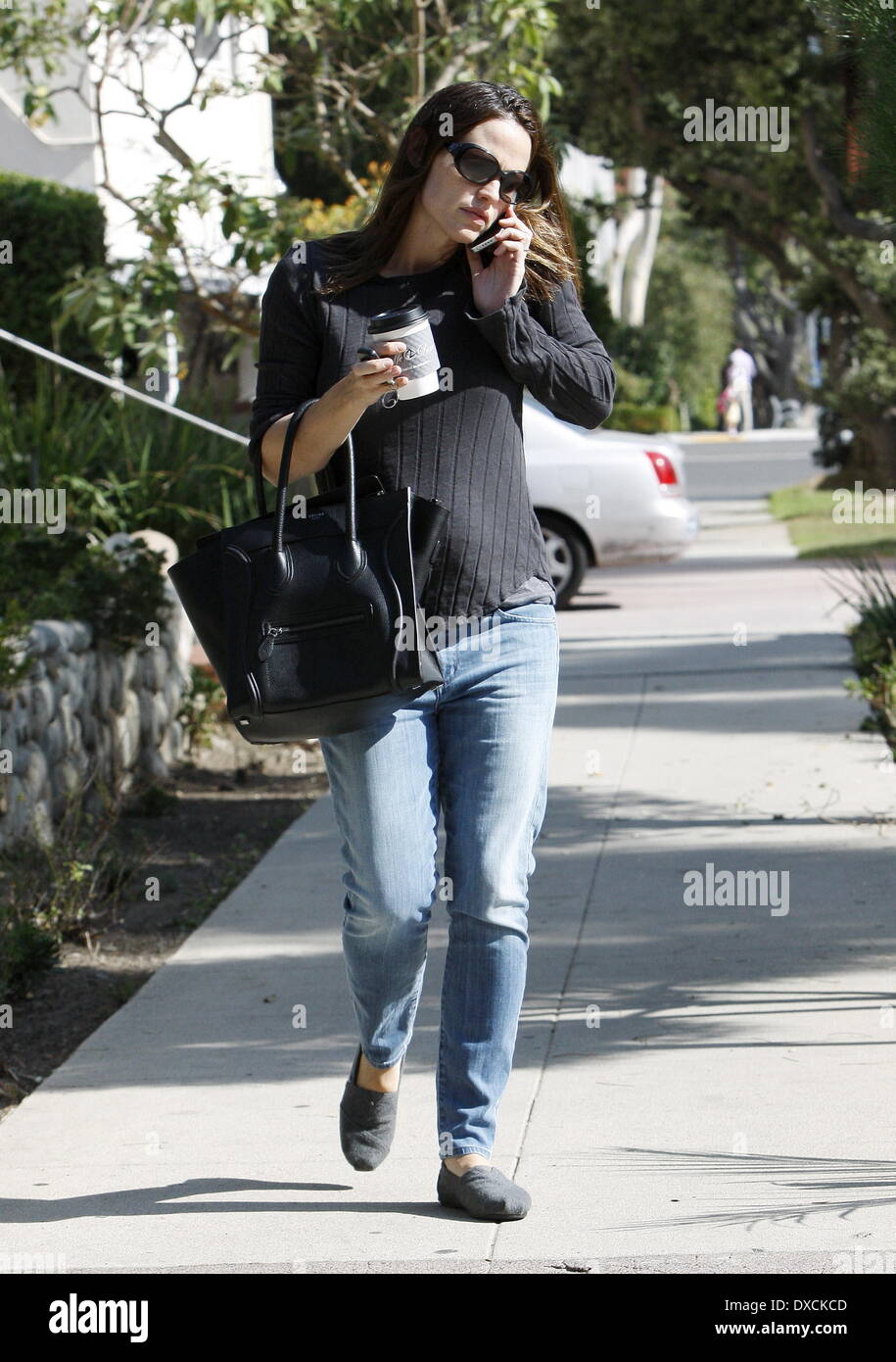 Jennifer Garner seen out and about on her cell phone in Santa Monica ...