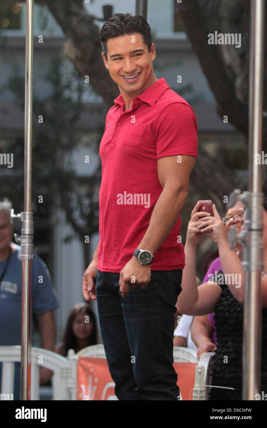 Mario Lopez seen on the set of 'Extra' Los Angeles, California- 08.10. ...