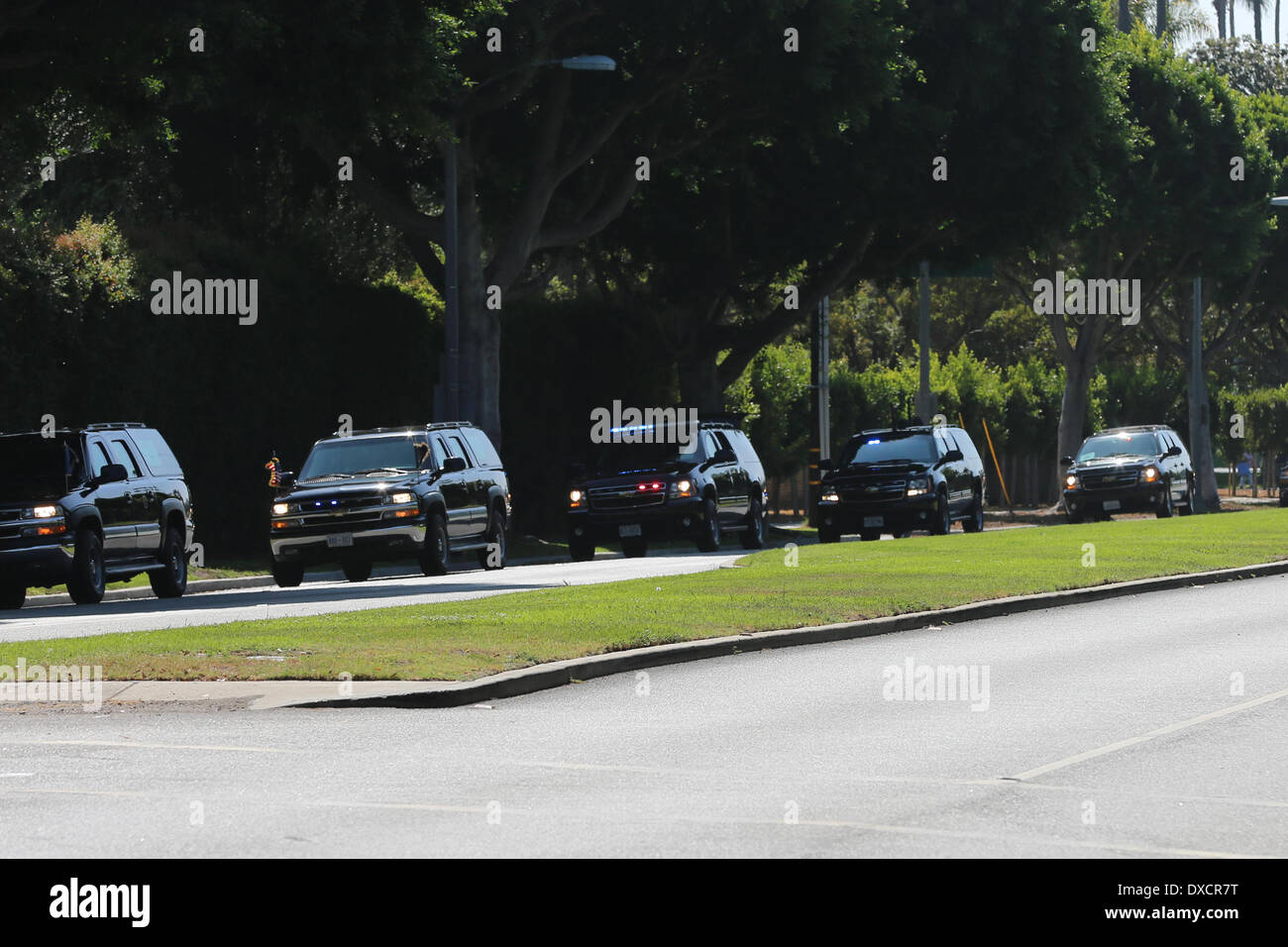 President Barack Obama's motorcade courses through the streets of ...