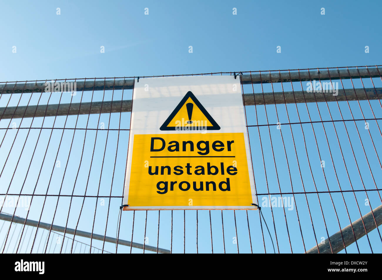 Metal danger sign hi-res stock photography and images - Alamy