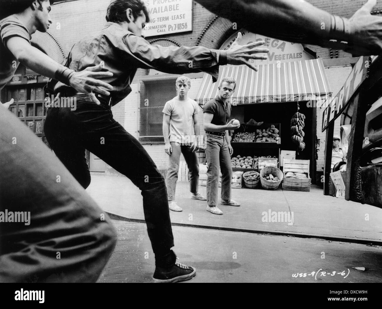 Gang fight usa hi-res stock photography and images - Alamy