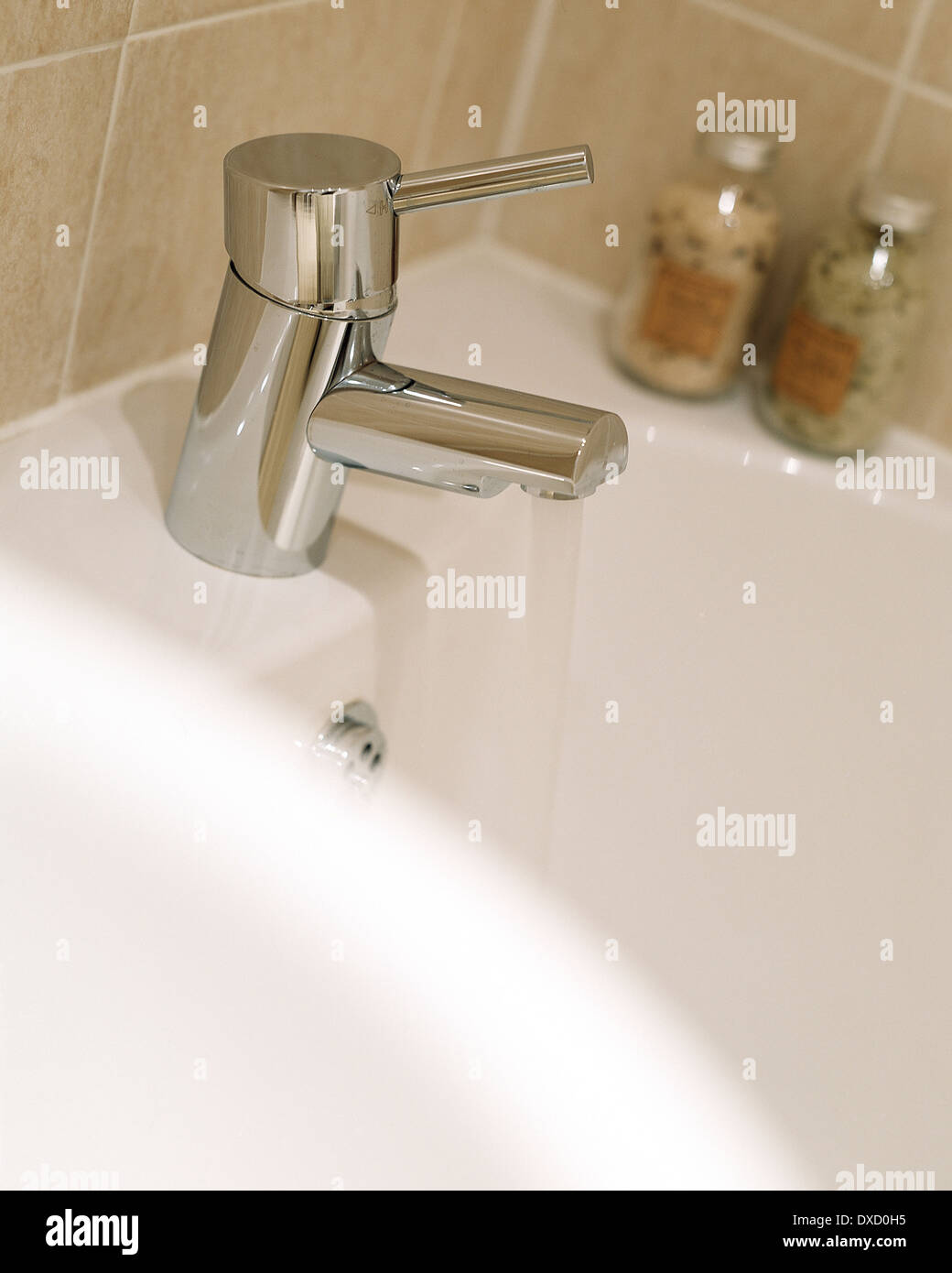 Running bath taps hi-res stock photography and images - Alamy