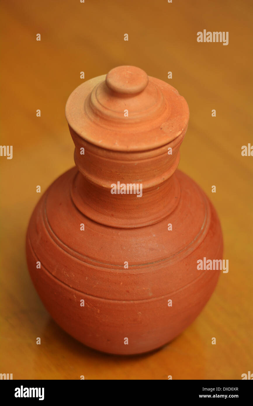 Kooja, Indian earthenware to cool water Stock Photo - Alamy