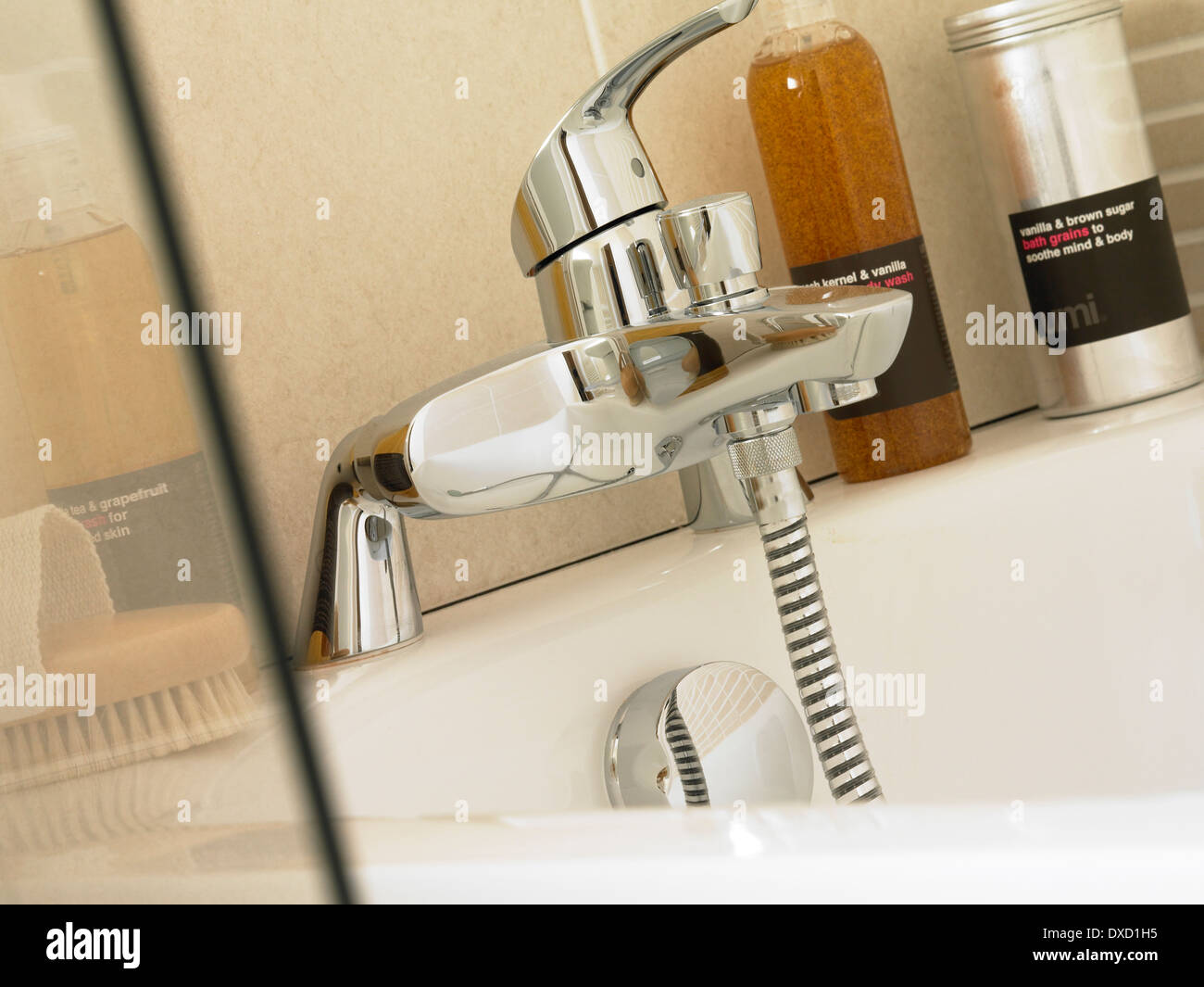Modern white tiled shower head hi-res stock photography and images - Alamy