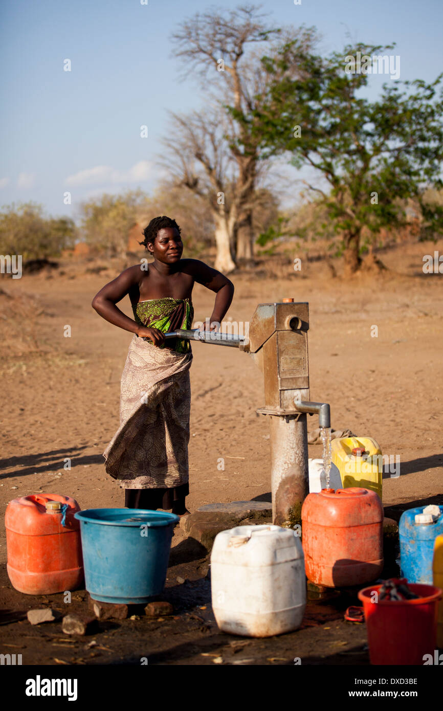 Water well africa hi-res stock photography and images - Alamy