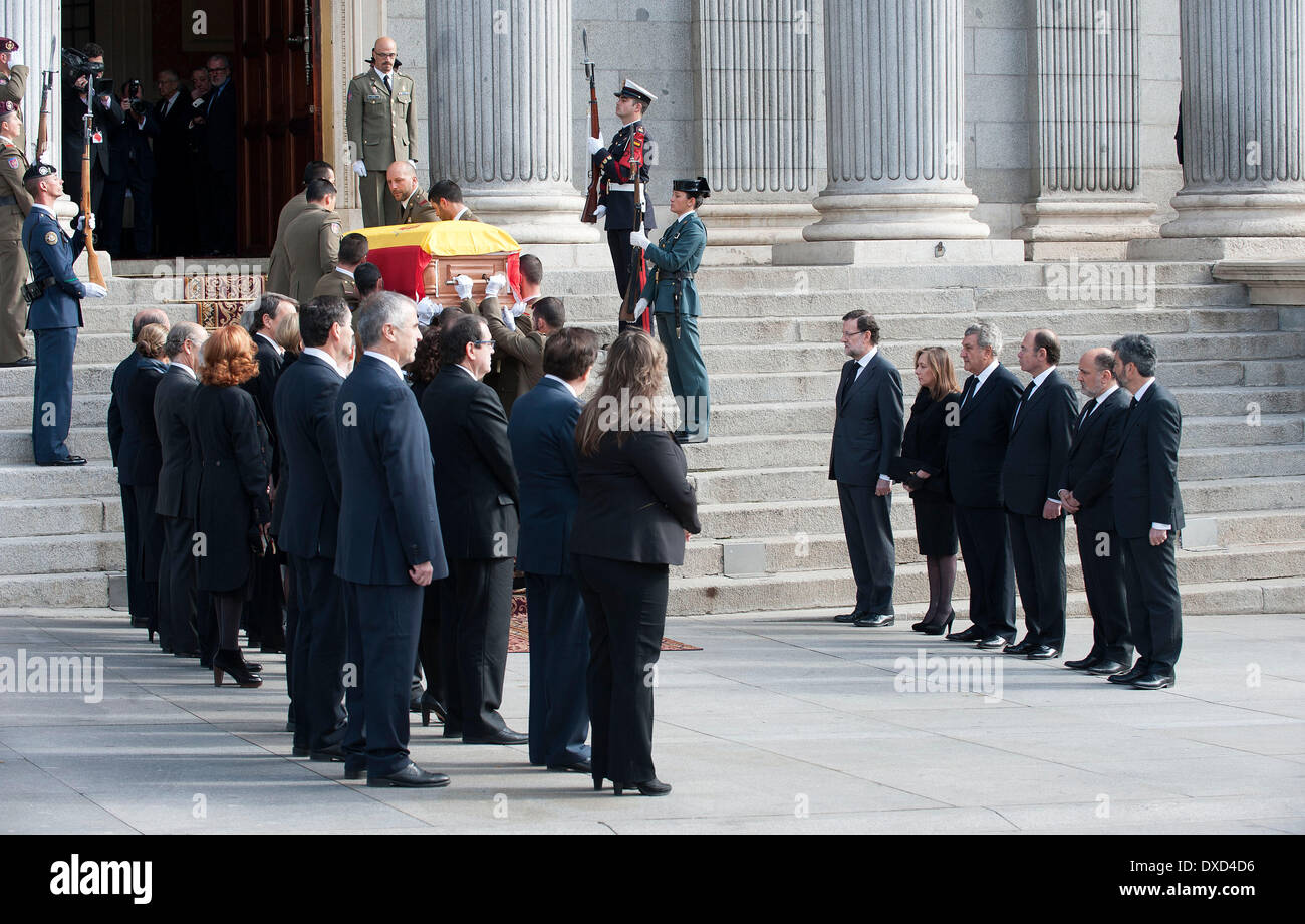 Madrid. 23rd Mar, 2014. Military officers carry the coffin of former ...