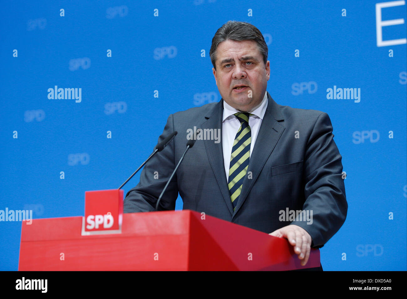 Spd party chef and german minister of economy hi-res stock photography ...