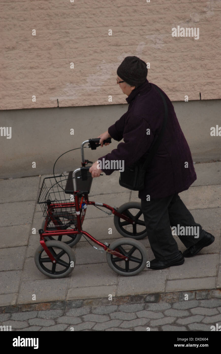 Zimmer frame with wheels hi-res stock photography and images - Alamy