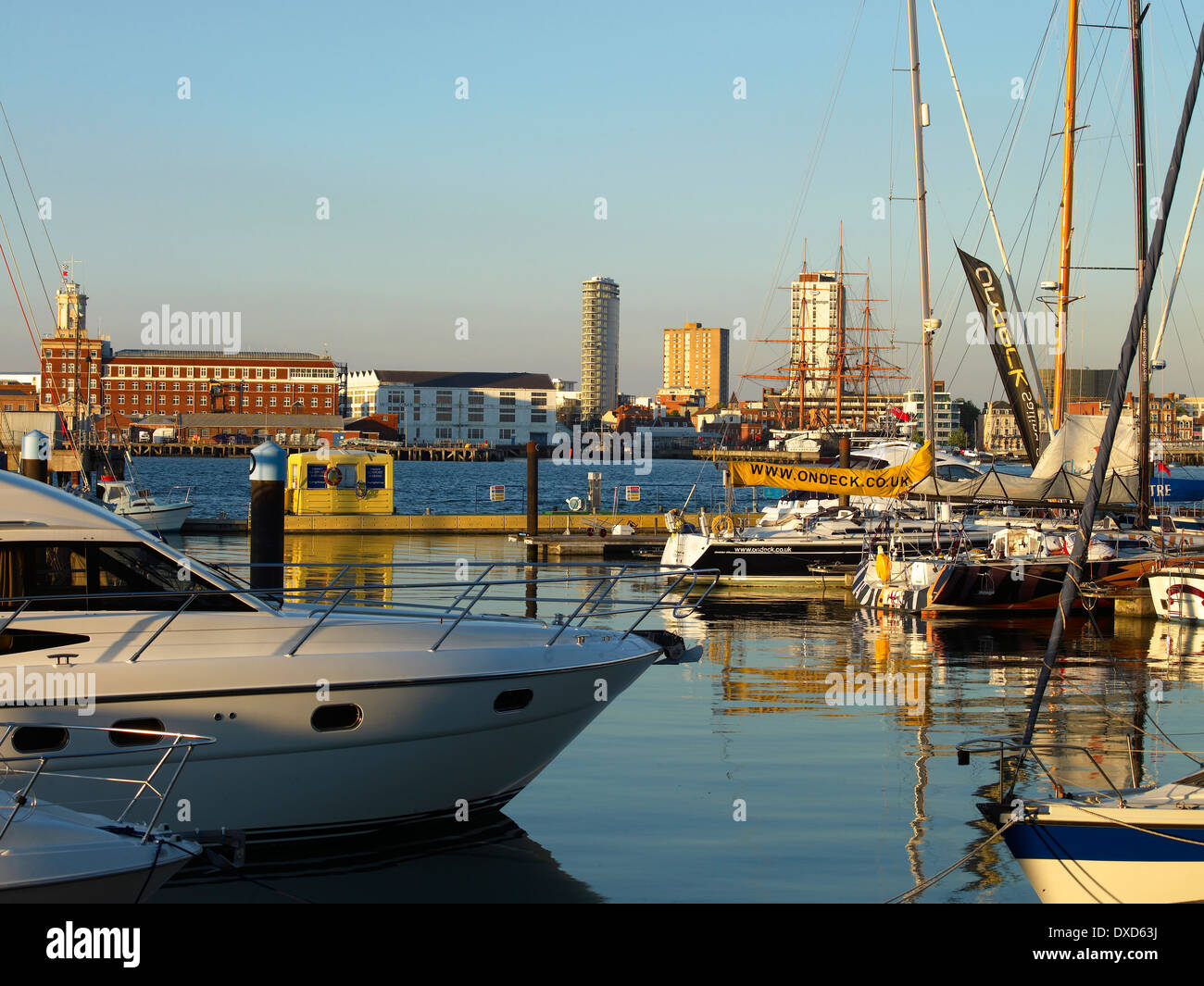 Uk boat marinas hi-res stock photography and images - Alamy