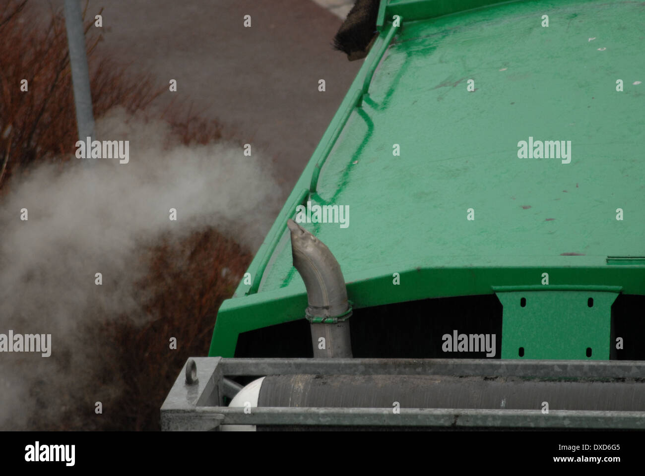 Lorry exhaust pipe fumes hi-res stock photography and images - Alamy