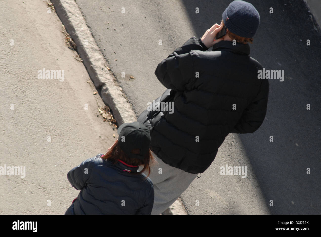 Teenagers talking street hi-res stock photography and images - Alamy