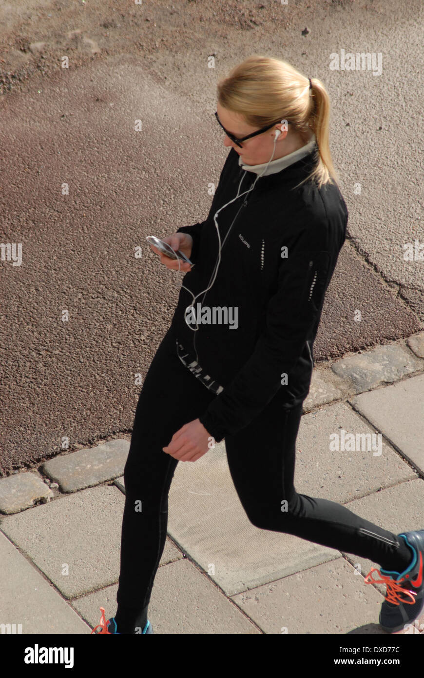 Woman smartphone walking on hi-res stock photography and images - Alamy
