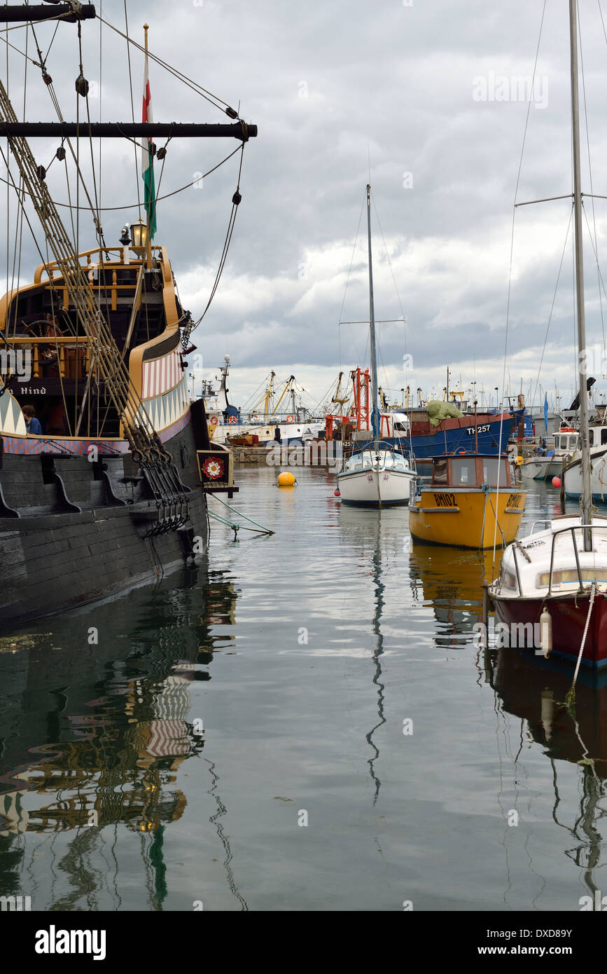 Harbour views hi-res stock photography and images - Alamy