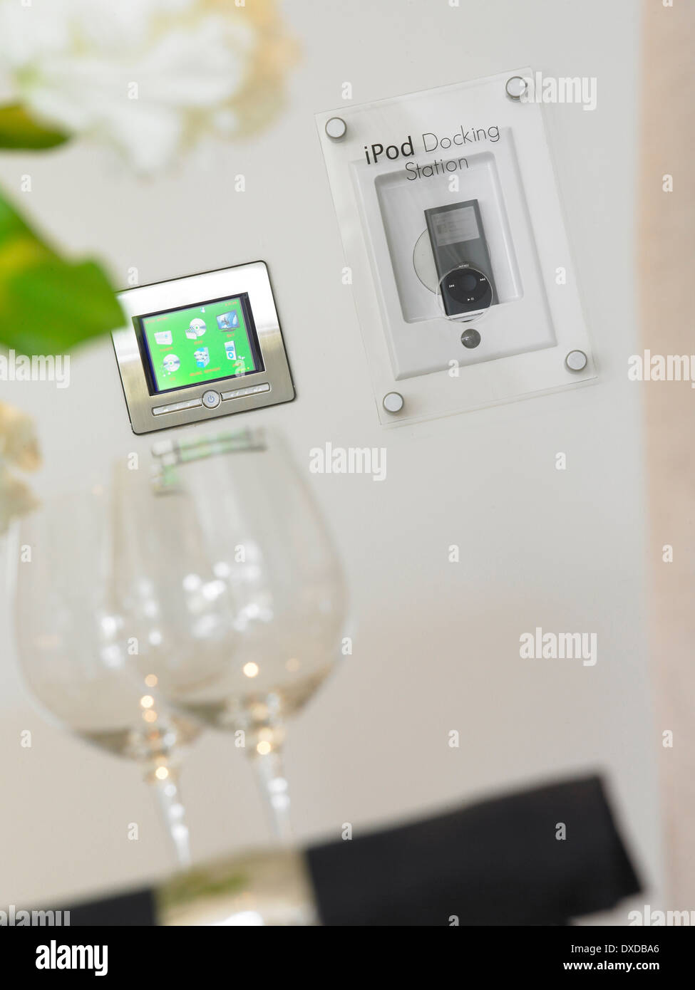 Ipod docking station hi-res stock photography and images - Alamy