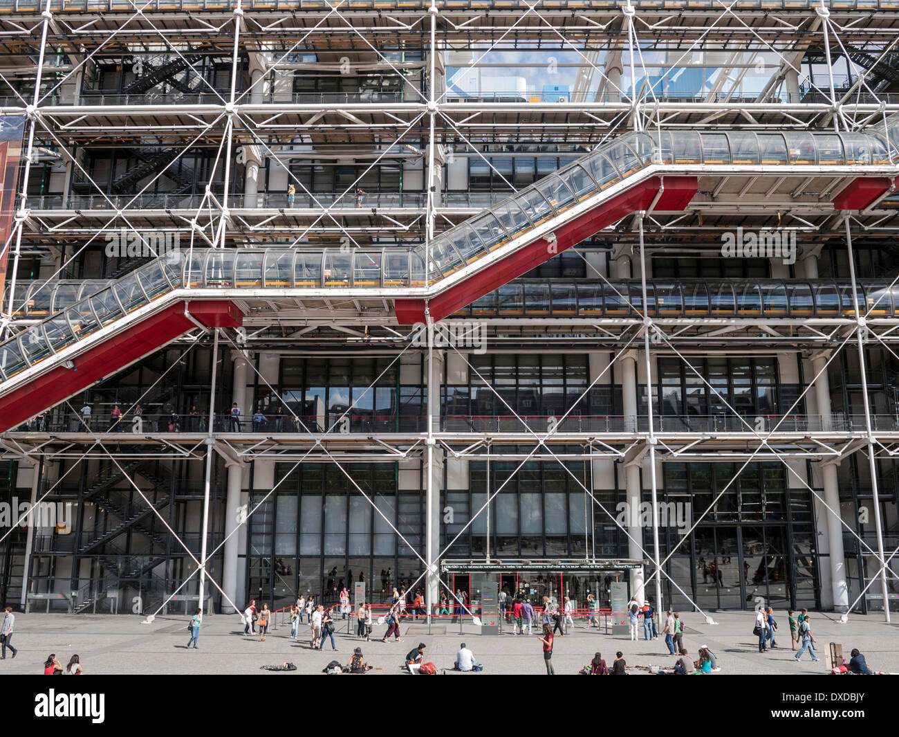 French pompidou center structure hi-res stock photography and images ...