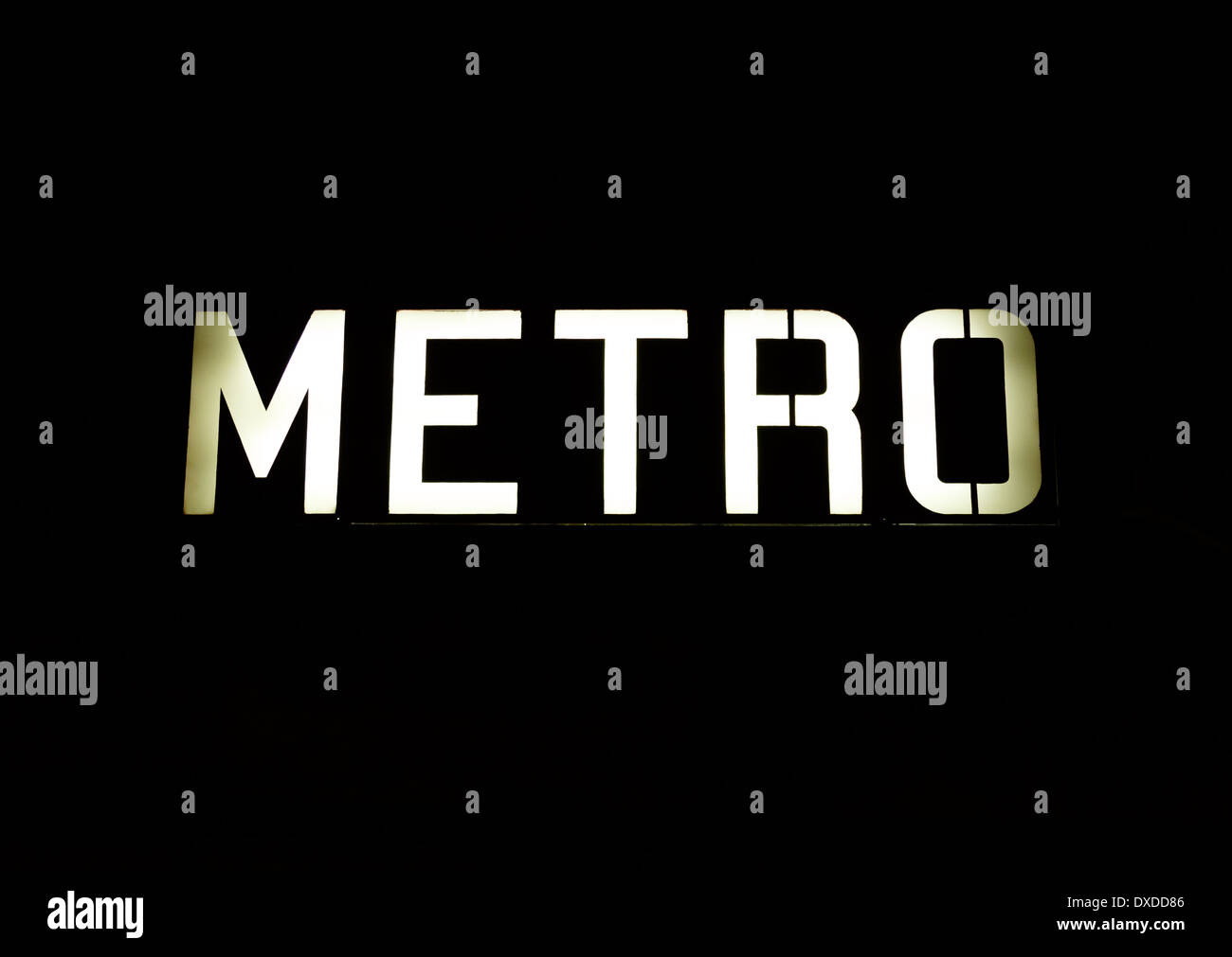 Isolated metro sign in Paris Stock Photo - Alamy