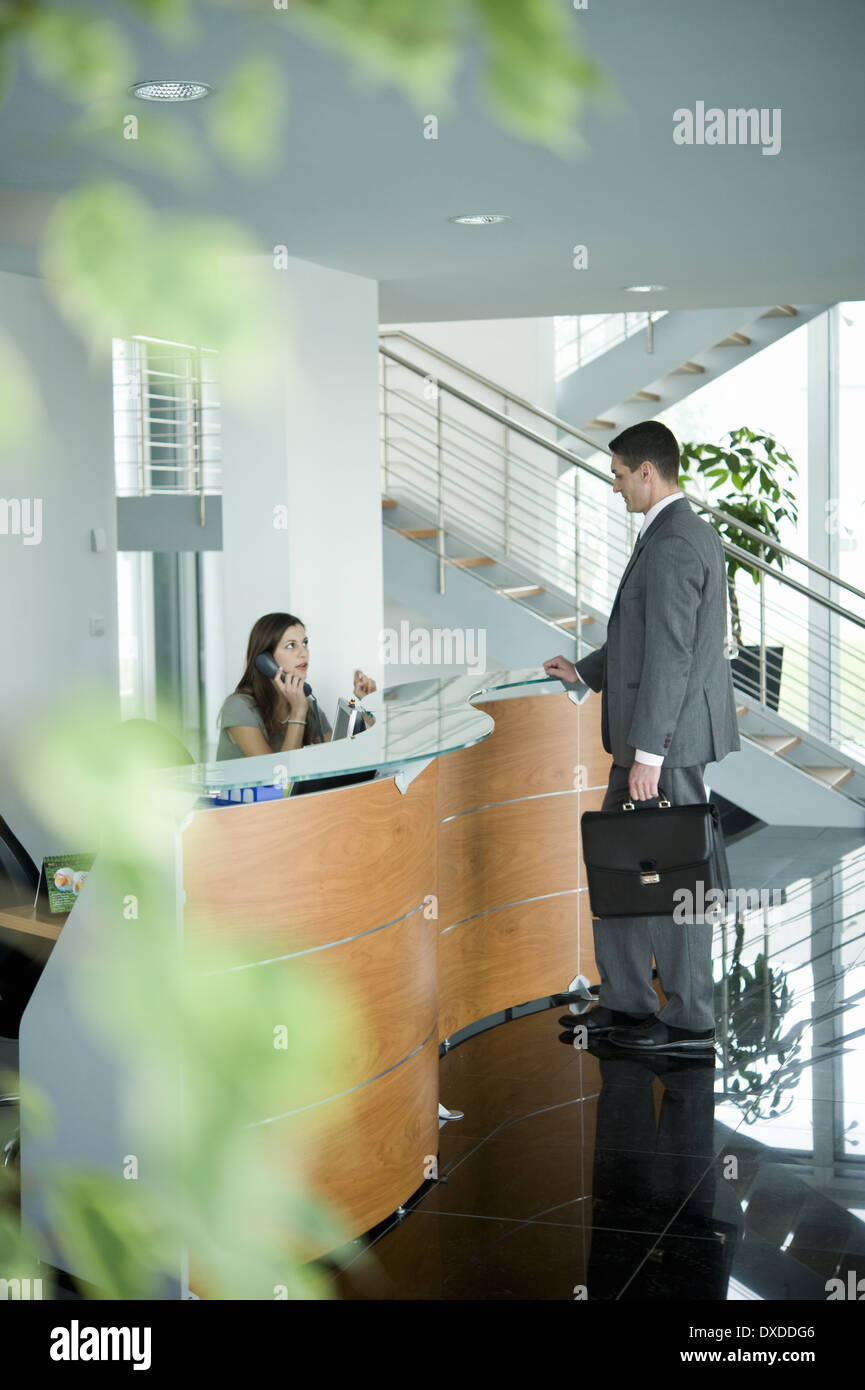 Woman receptionist desk 40s hi-res stock photography and images - Alamy