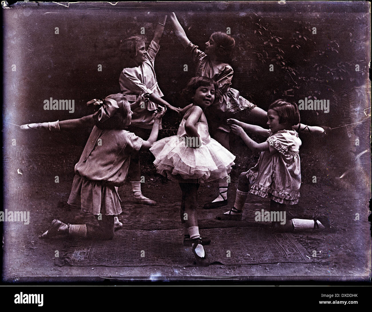 Edwardian children dancing Stock Photo - Alamy