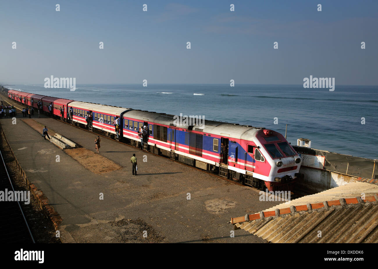 Sri lankan commuter hi-res stock photography and images - Alamy