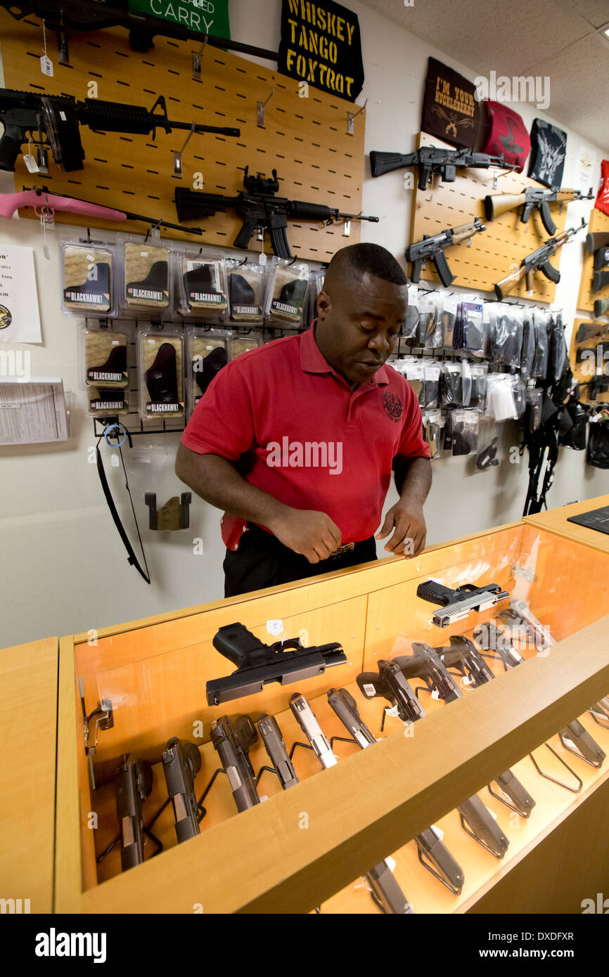 Weapon store hi-res stock photography and images - Alamy