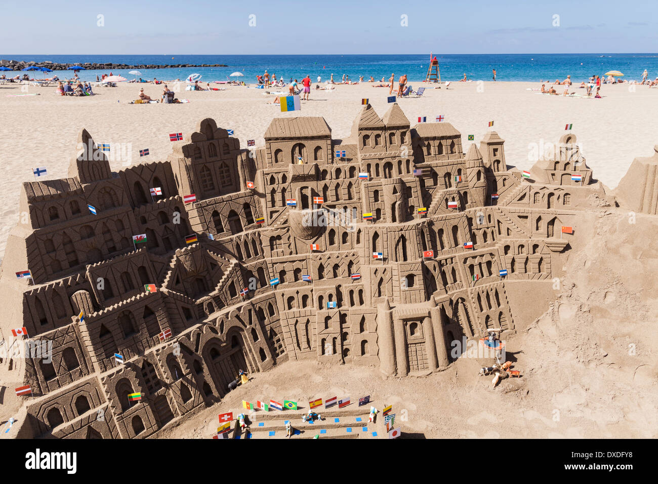 Sandcastle sand castle sculpture hi-res stock photography and images ...