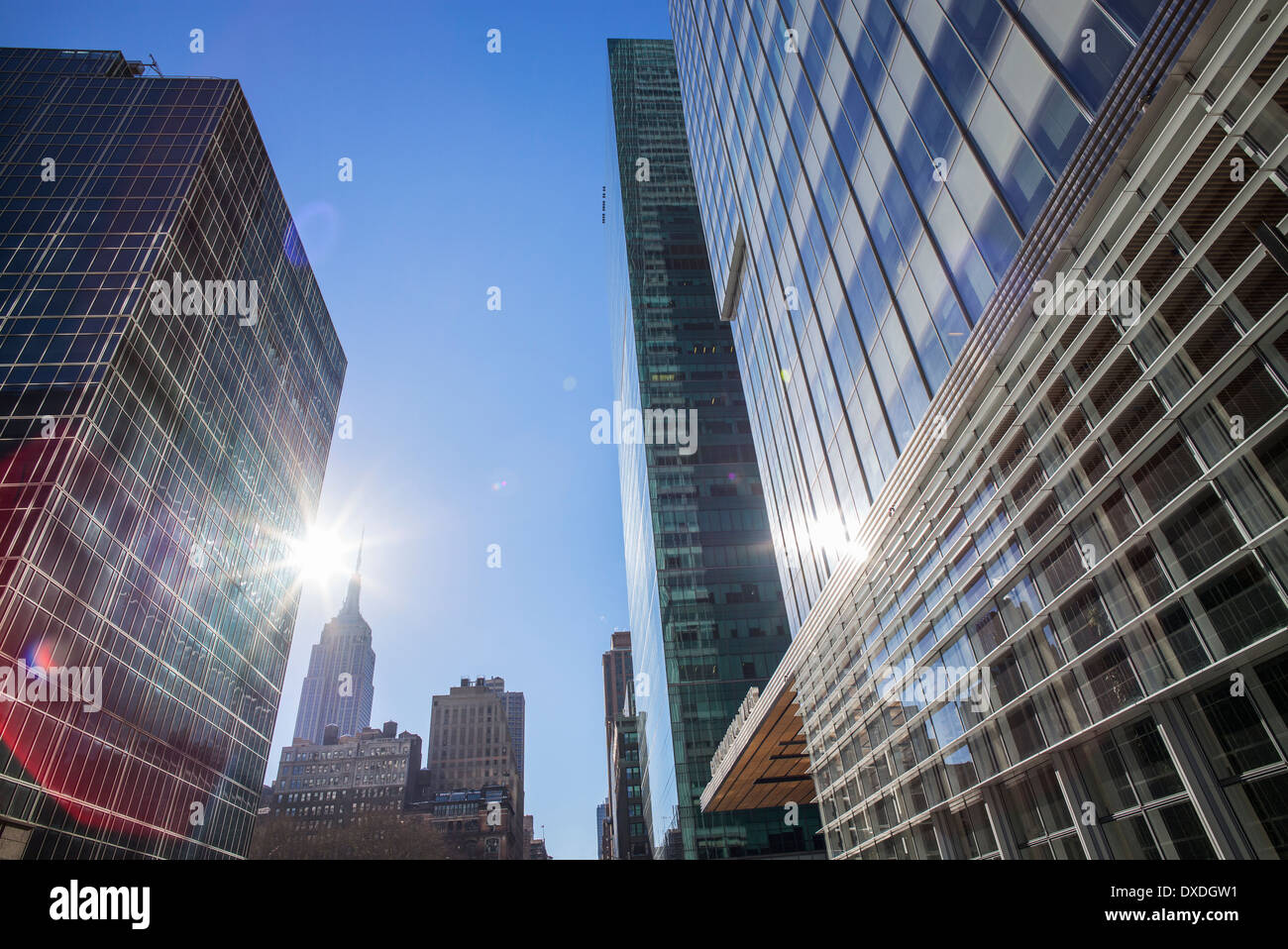 Lens flare and buildings hi-res stock photography and images - Alamy