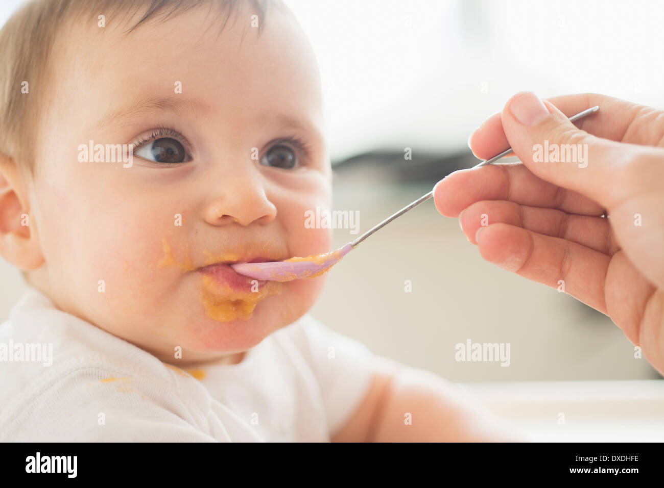 Giving food children hi-res stock photography and images - Alamy