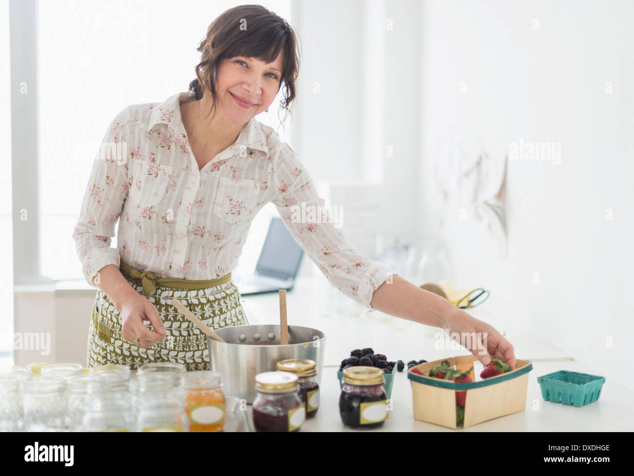Making jam hi-res stock photography and images - Alamy