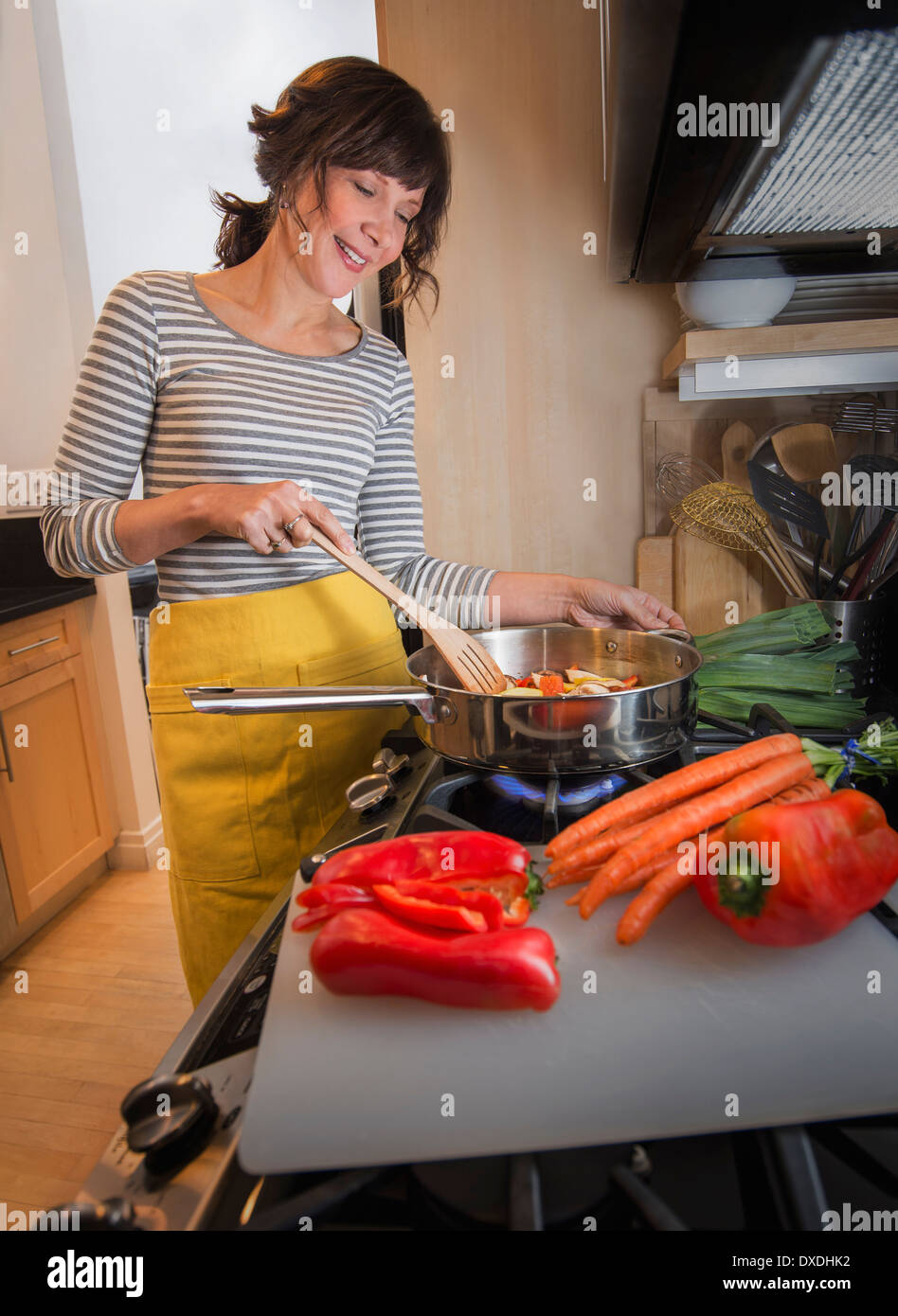 Stove woman hi-res stock photography and images - Alamy