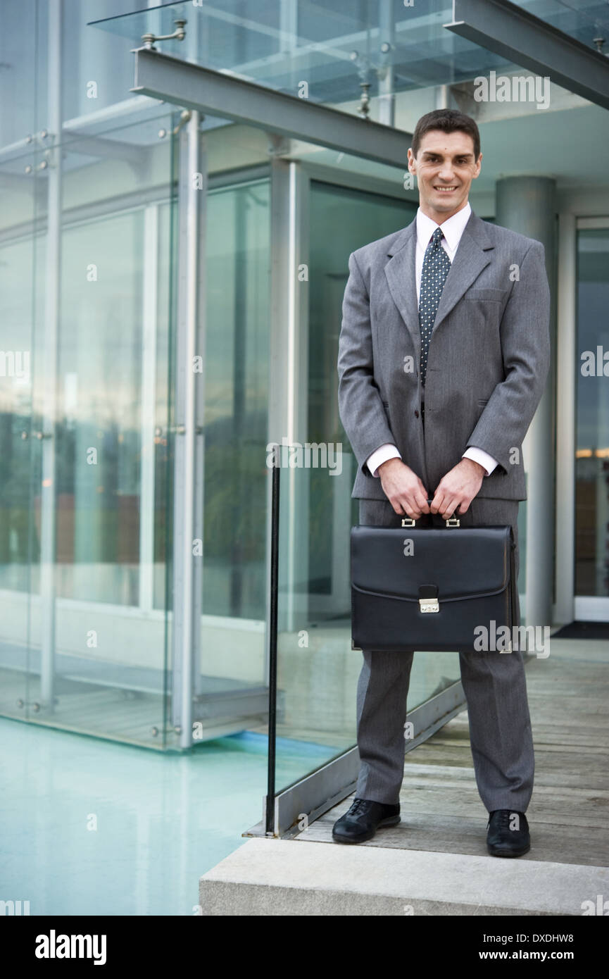 People waiting outside office hi-res stock photography and images - Alamy