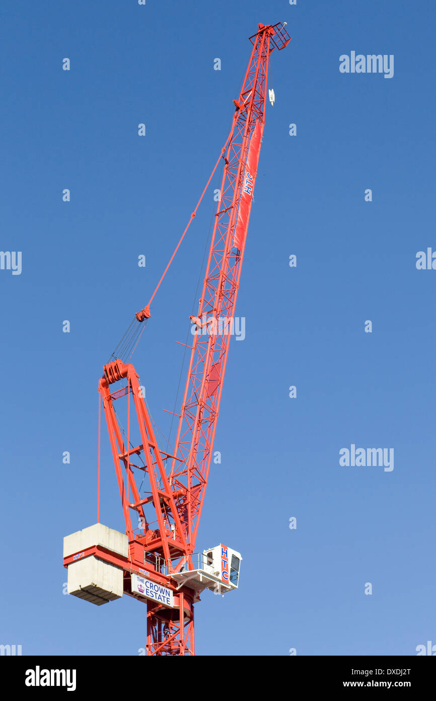Overhead builders crane hi-res stock photography and images - Alamy