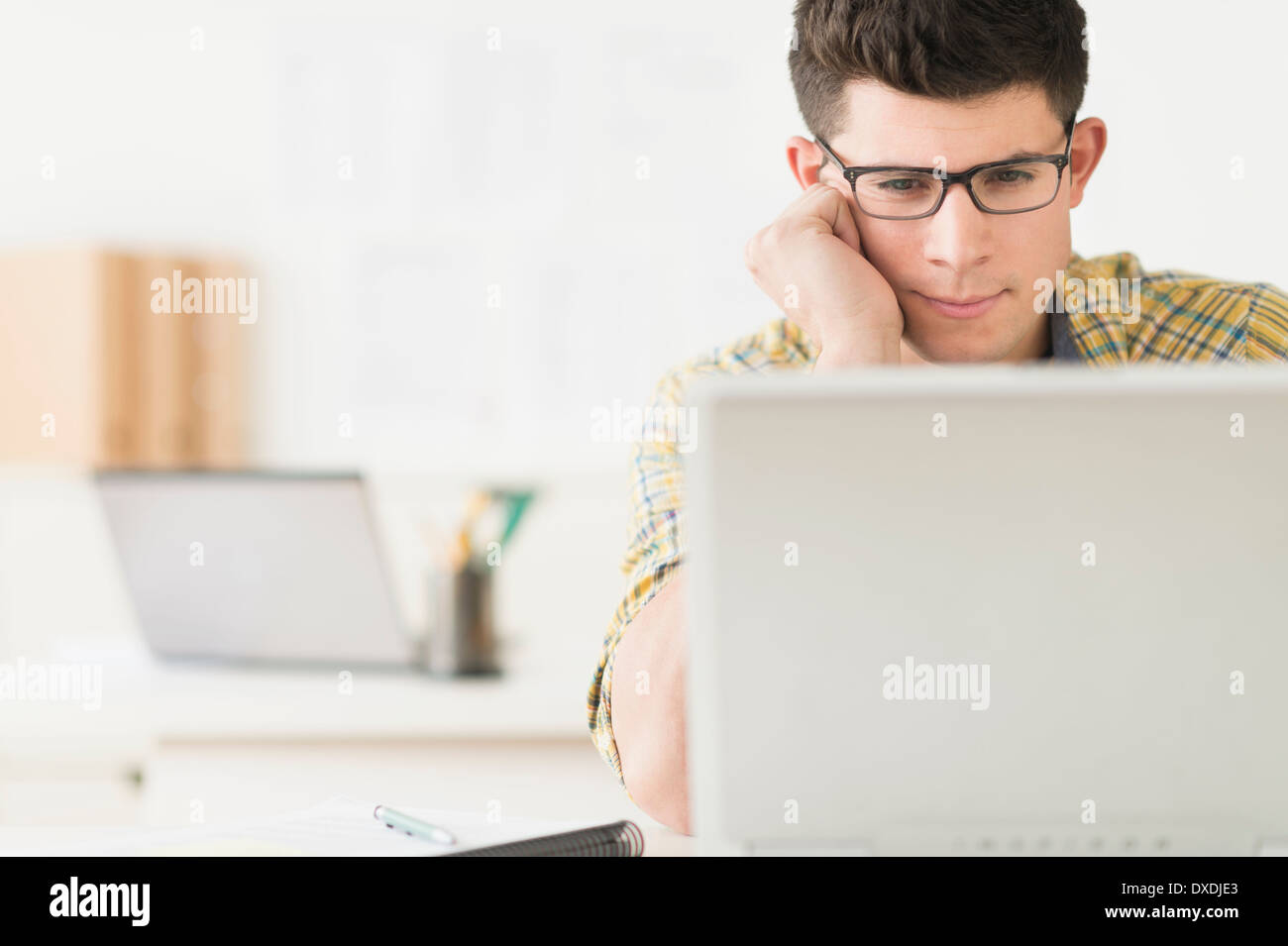 Old man computer not senior hi-res stock photography and images - Alamy