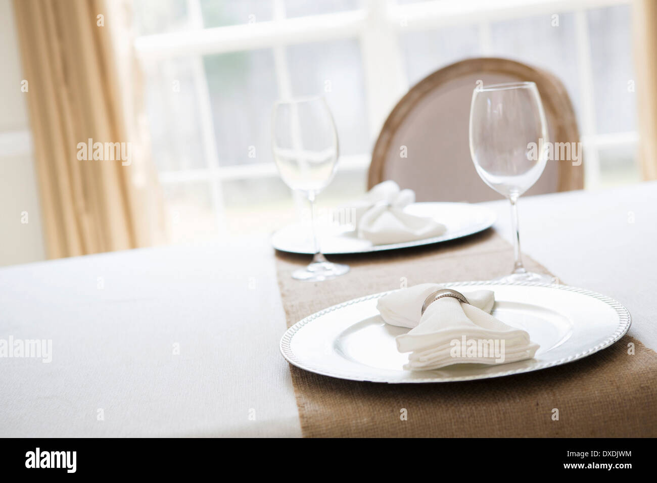 Table place beige plate setting hi-res stock photography and images - Alamy