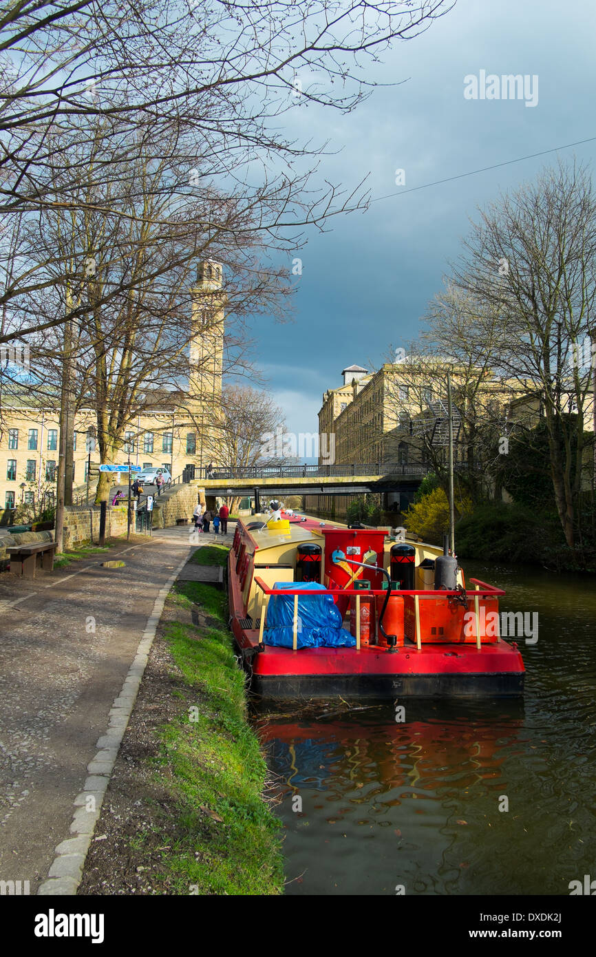 Saltaire canals hi-res stock photography and images - Alamy