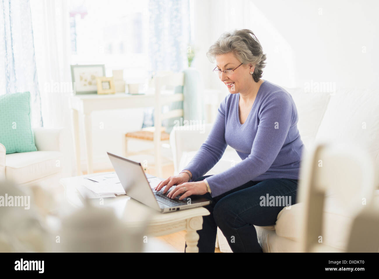 Internet females hi-res stock photography and images - Alamy