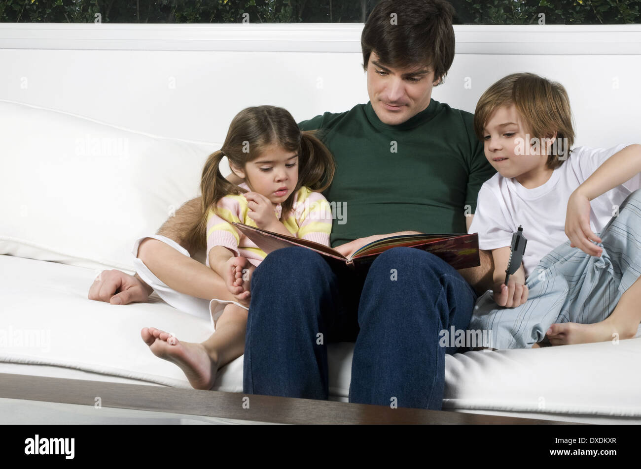 Children reading french book hi-res stock photography and images - Alamy